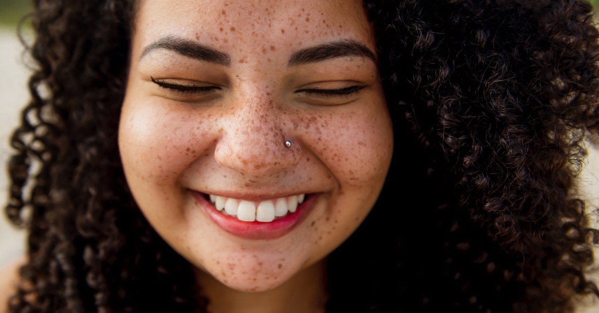 How to Enhance, Not Hide, Your Summer Freckles - Dailybreak