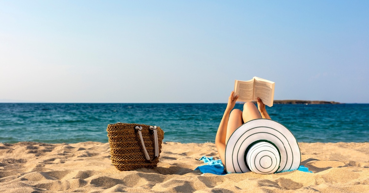 The Ultimate Summer Guide to Packing the Perfect Beach Bag - Dailybreak