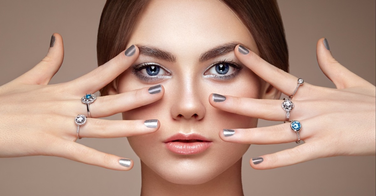 Shine on With 9 Marvelous Metallic Makeup Ideas - Dailybreak