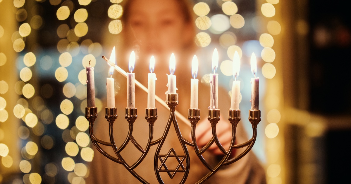 10 Gorgeous Menorahs To Help Your Hanukkah Shine Bright - Dailybreak