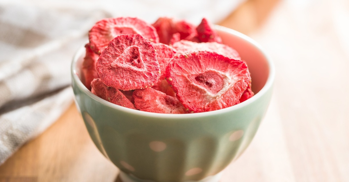 Keep These 6 Freeze-Dried Snacks in Your Desk - Dailybreak