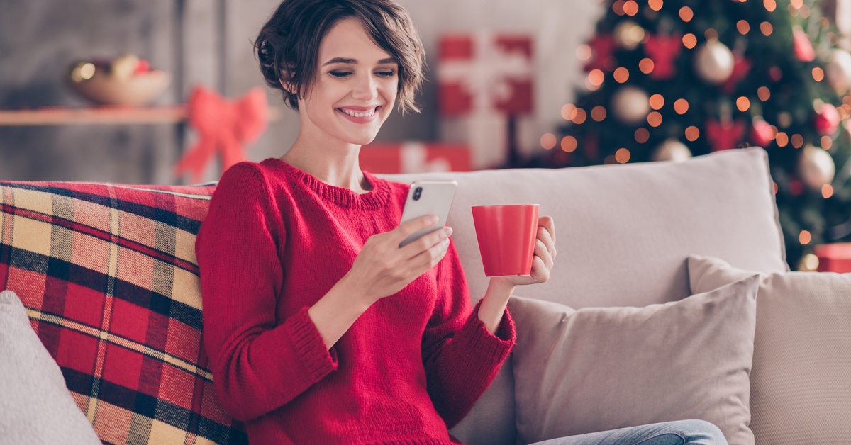 Get Red-y for the Holidays With These Red Accessories - Dailybreak